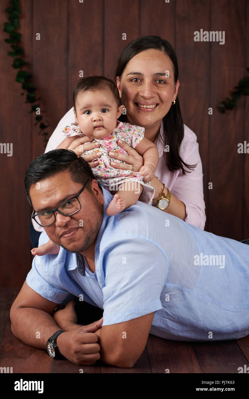 Portrait of young family with small baby girl Stock Photo - Alamy