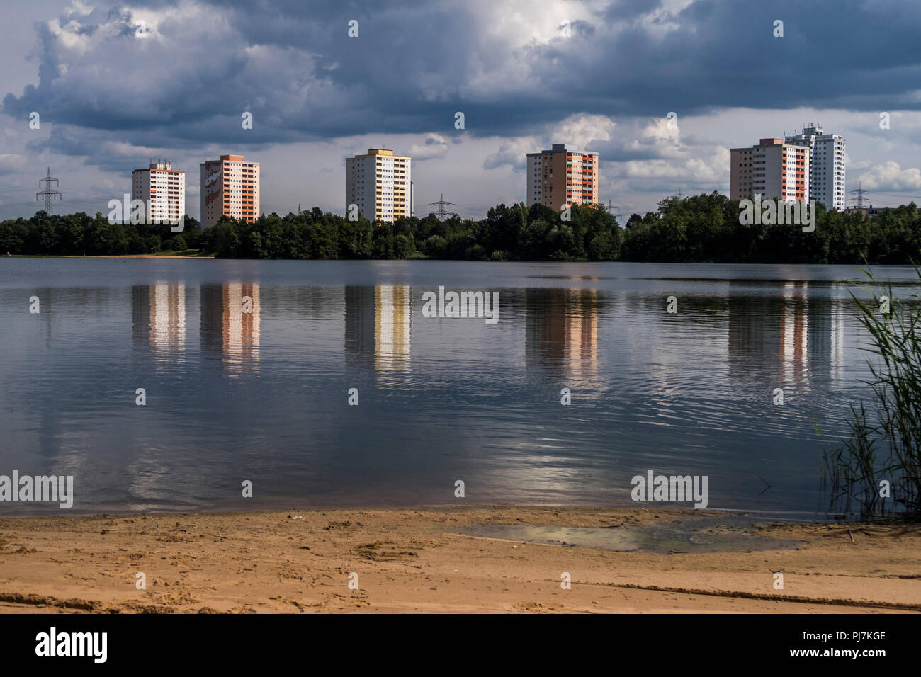 Lake buildings sky architecture hi-res stock photography and images - Alamy
