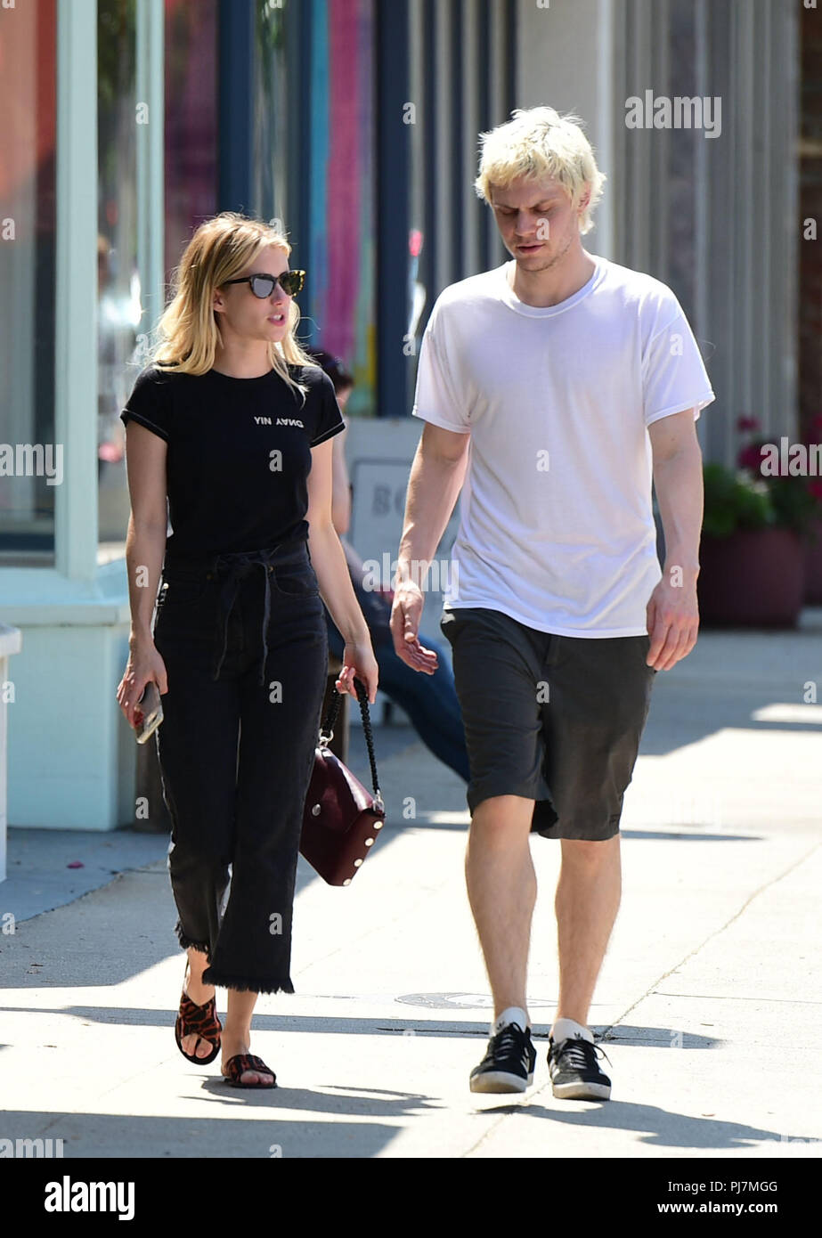 Emma Roberts Y Evan Peters