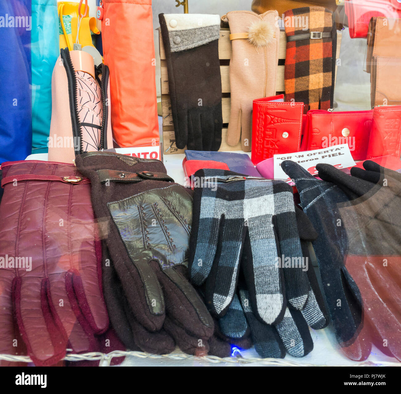 Guantes hi-res stock photography and images - Alamy