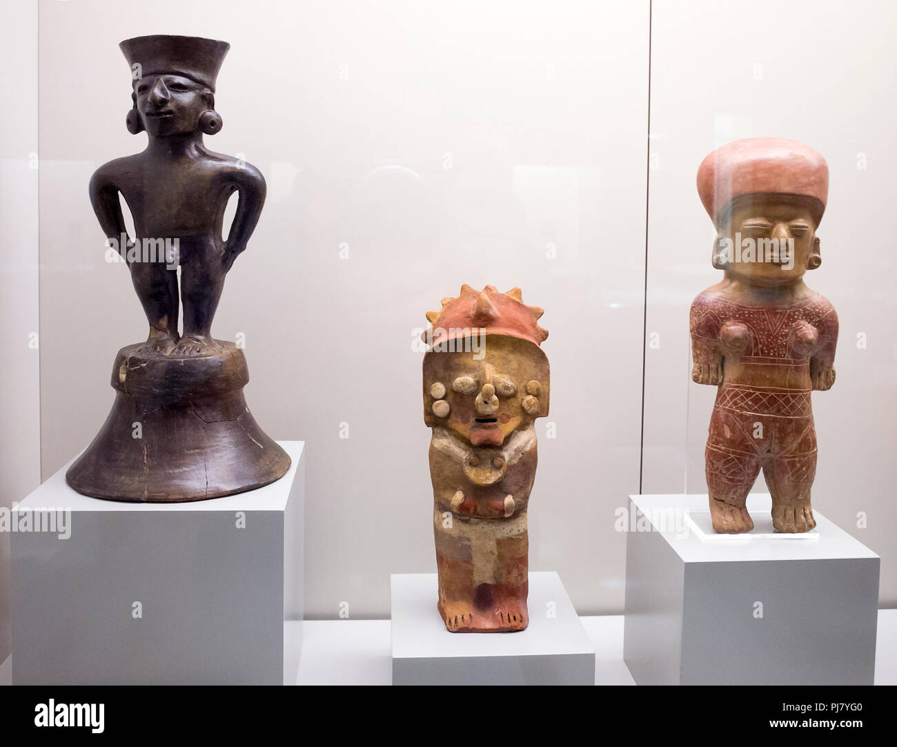 Ceramica figuras hi-res stock photography and images - Alamy
