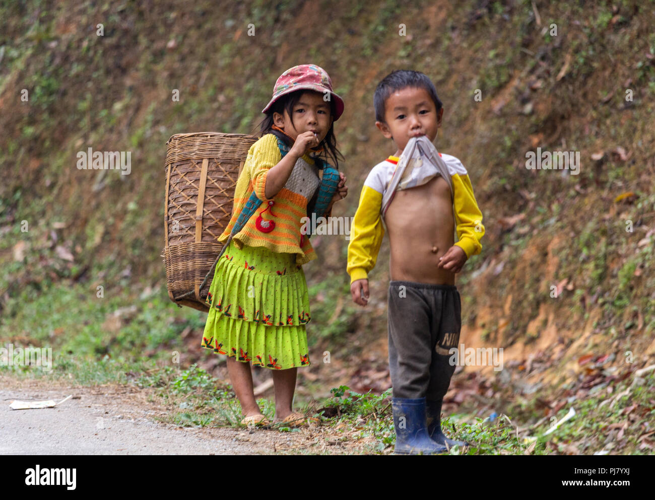 Asean people in traditional costume hi-res stock photography and images ...