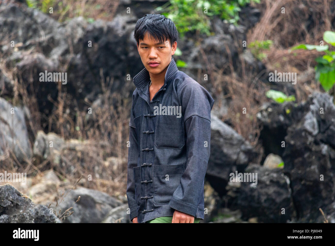 Hmong man in traditional costume hi-res stock photography and images ...