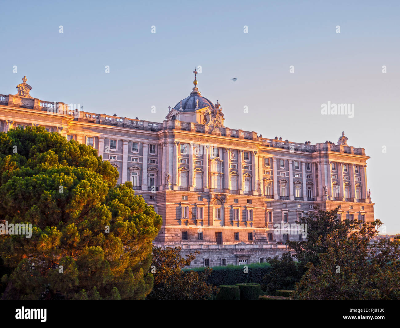 Al atardecer hi-res stock photography and images - Alamy