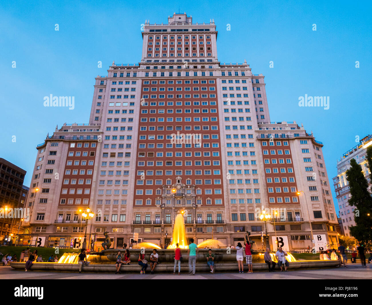 Edificio fuente hi-res stock photography and images - Alamy