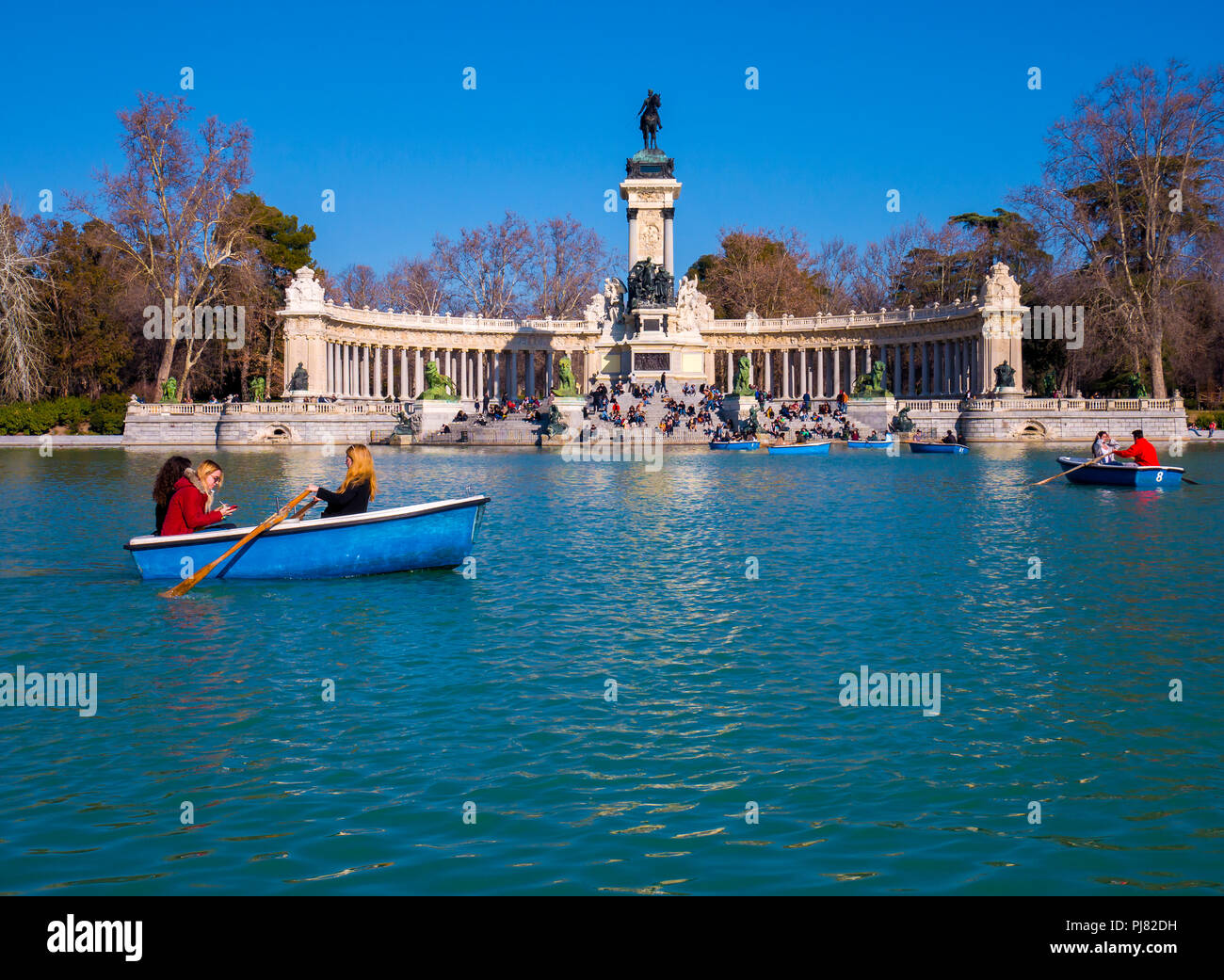 Rey monumento madrid hi-res stock photography and images - Alamy