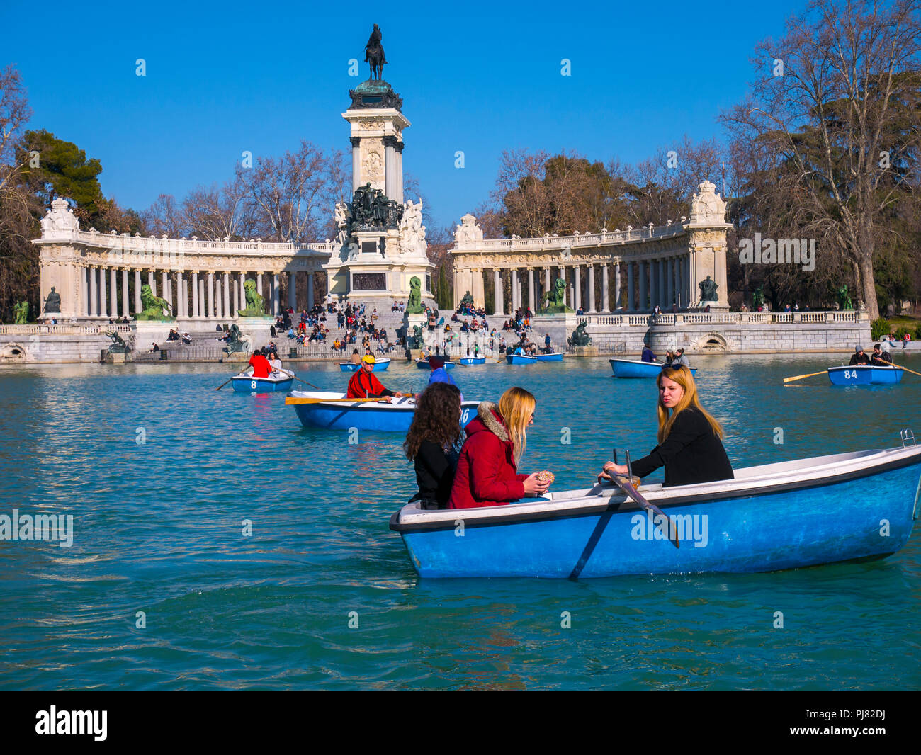 Estanque del Parque de El Retiro. Madrid. España Stock Photo - Alamy