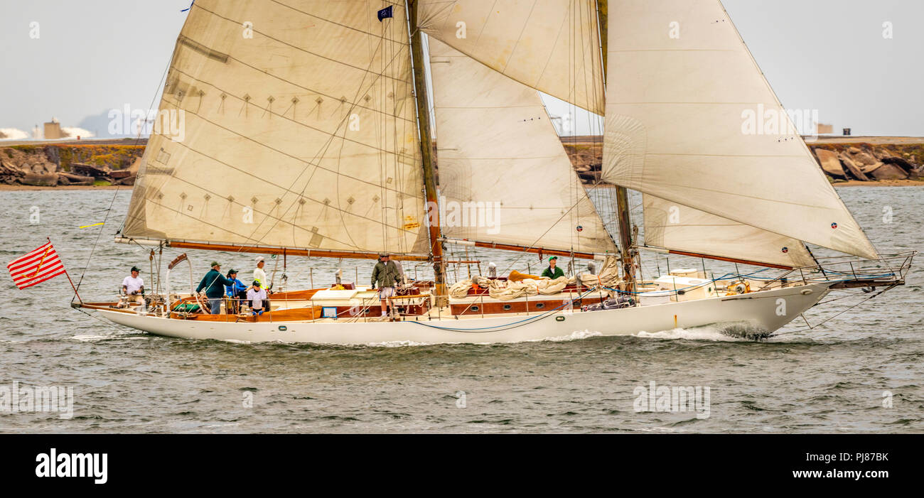 Full sail hi-res stock photography and images - Alamy
