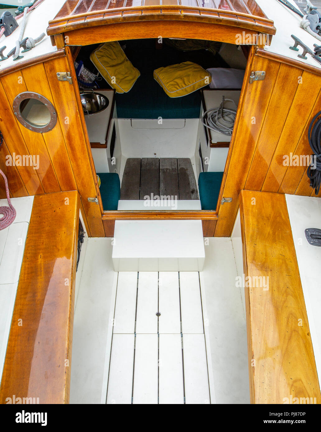 Wooden boat sailing hi-res stock photography and images - Alamy