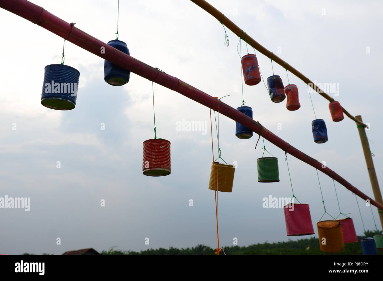 Hanging empty cans hi-res stock photography and images - Alamy