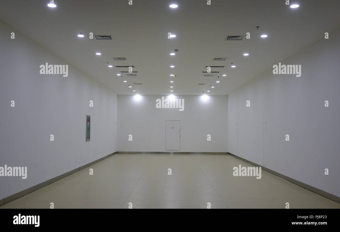 Empty room with lights at shopping mall. Architecture background Stock ...