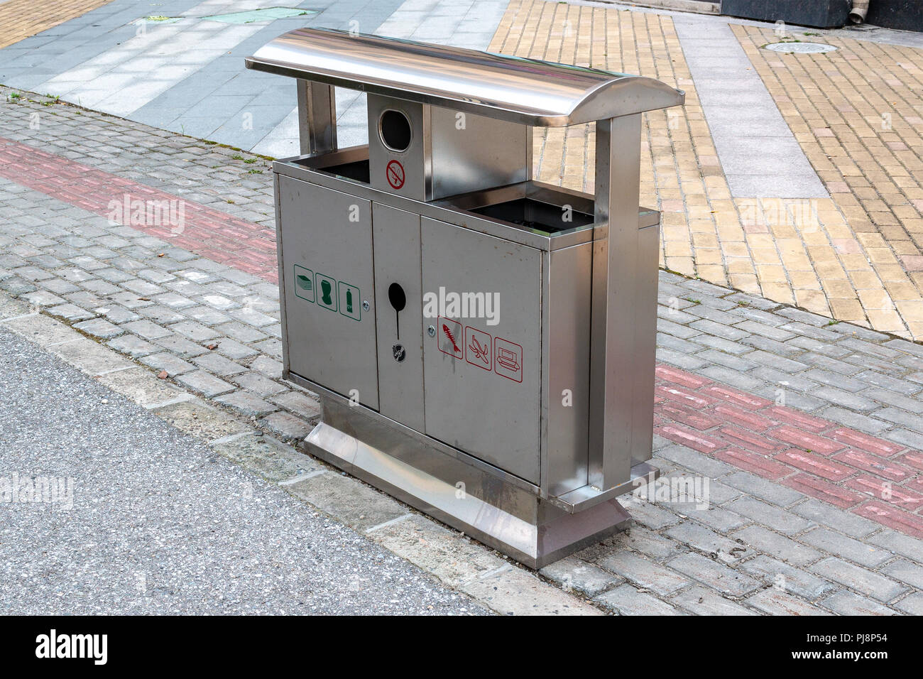 Recycle Waste Bins Street Stock Photos & Recycle Waste Bins Street ...