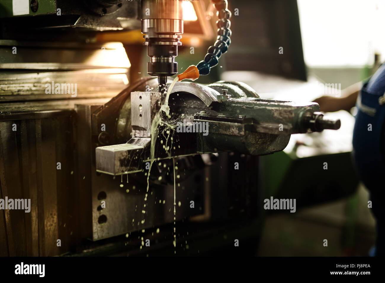 Milling machine and coolant hi-res stock photography and images - Alamy
