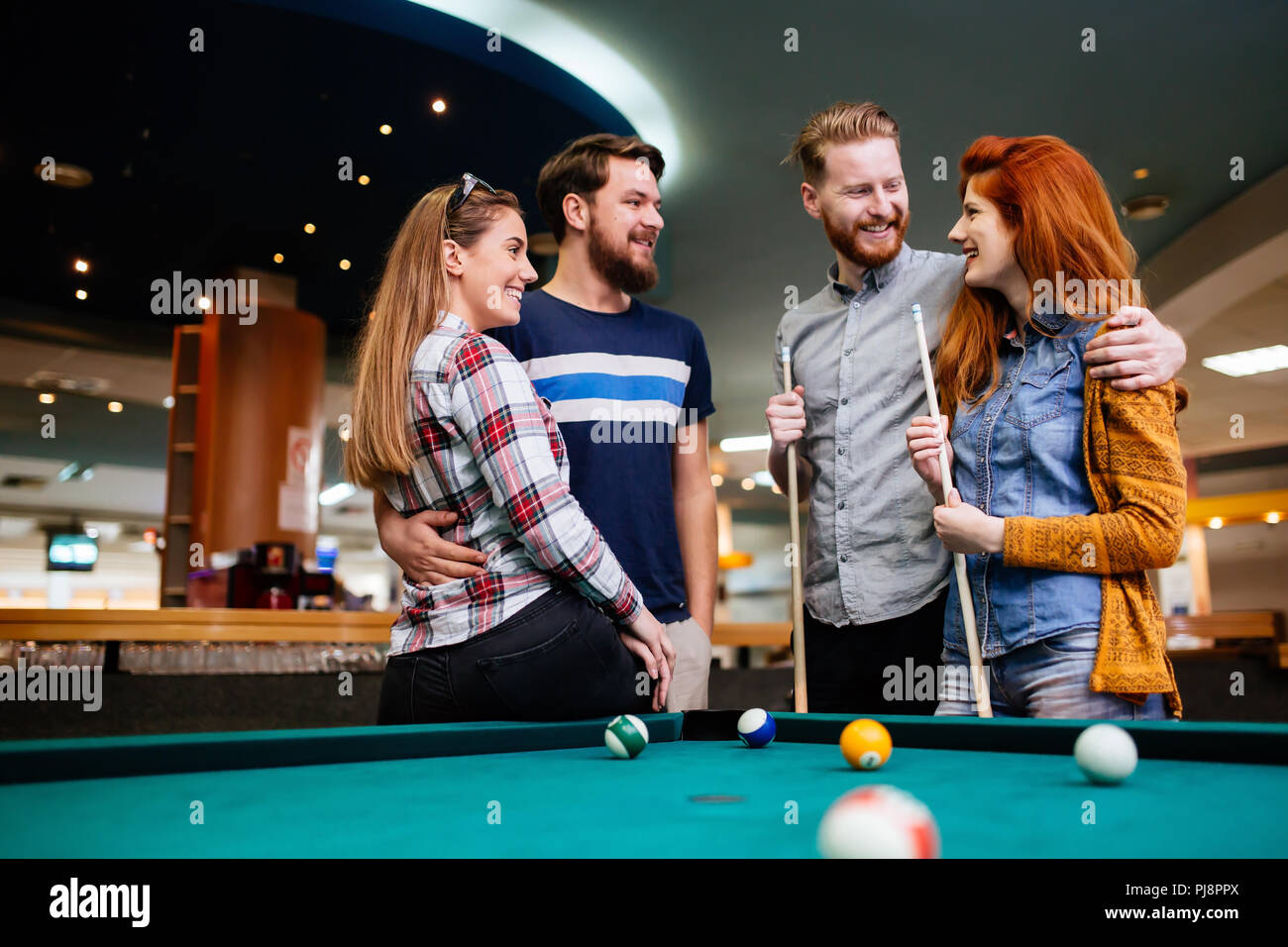 Group of people playing snooker Stock Photo - Alamy