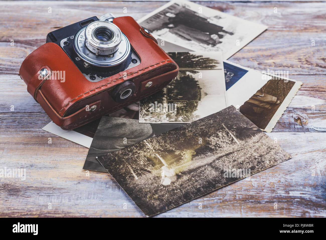 Vintage camera and envelope hi-res stock photography and images - Alamy