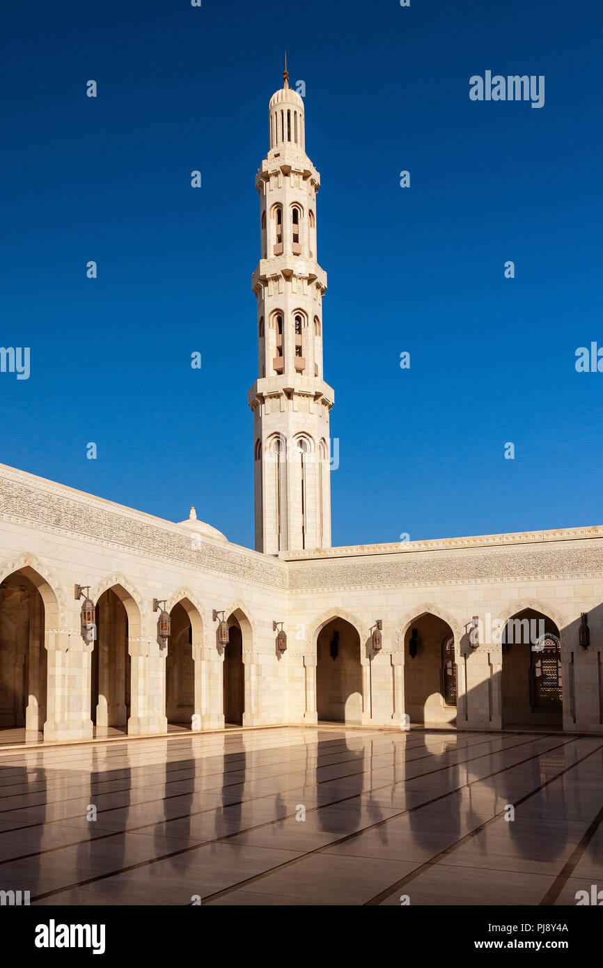 Sultan Qaboos Grand Mosque. Sultanate of Oman Stock Photo - Alamy