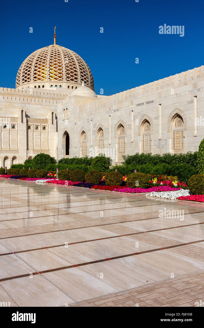 Sultan Qaboos Grand Mosque. Sultanate of Oman Stock Photo - Alamy