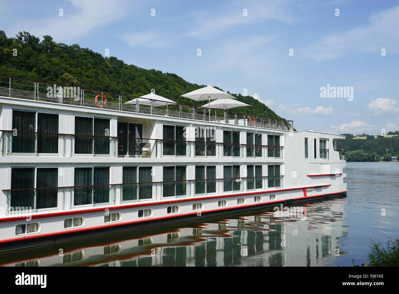 Kreuzfahrtschiffe am Anleger an der Donau, Passau, Bayern, Deutschland ...