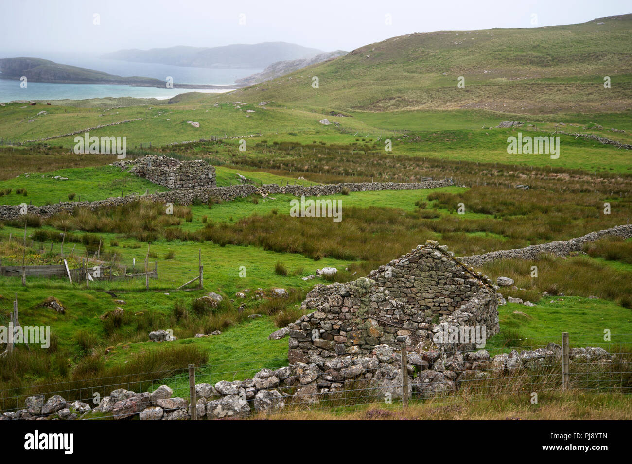 Abandoned scottish croft hi-res stock photography and images - Alamy