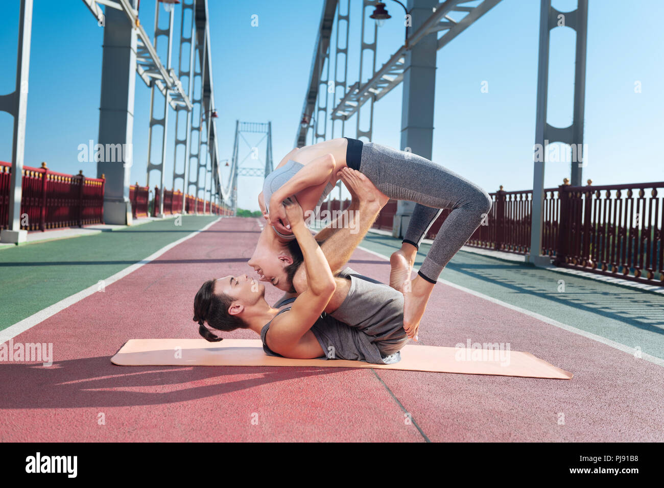 Mutual trust hi-res stock photography and images - Alamy