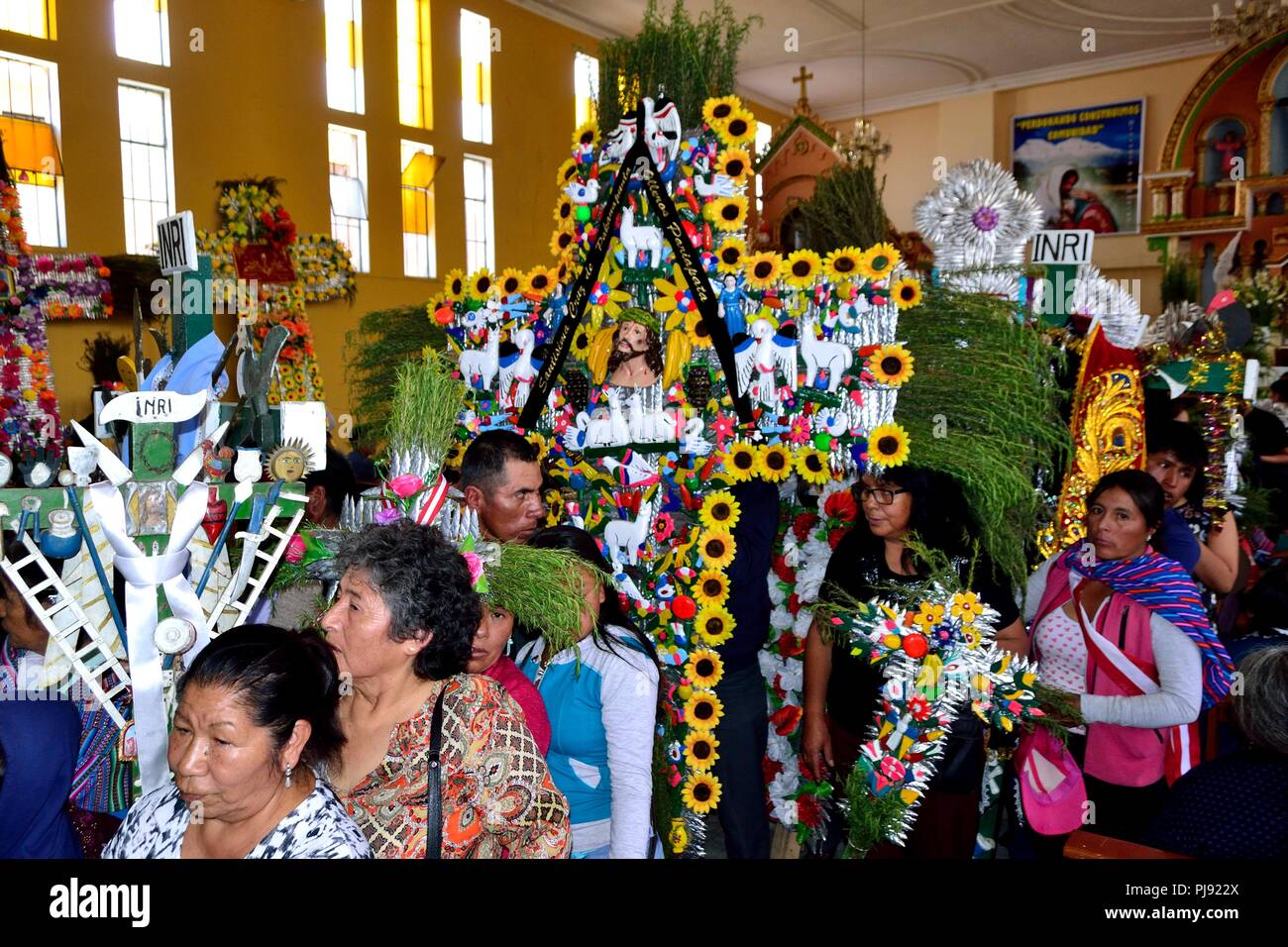 Feast of the Crosses -Virgen de la Candelaria - Carnival in HUARAZ ...