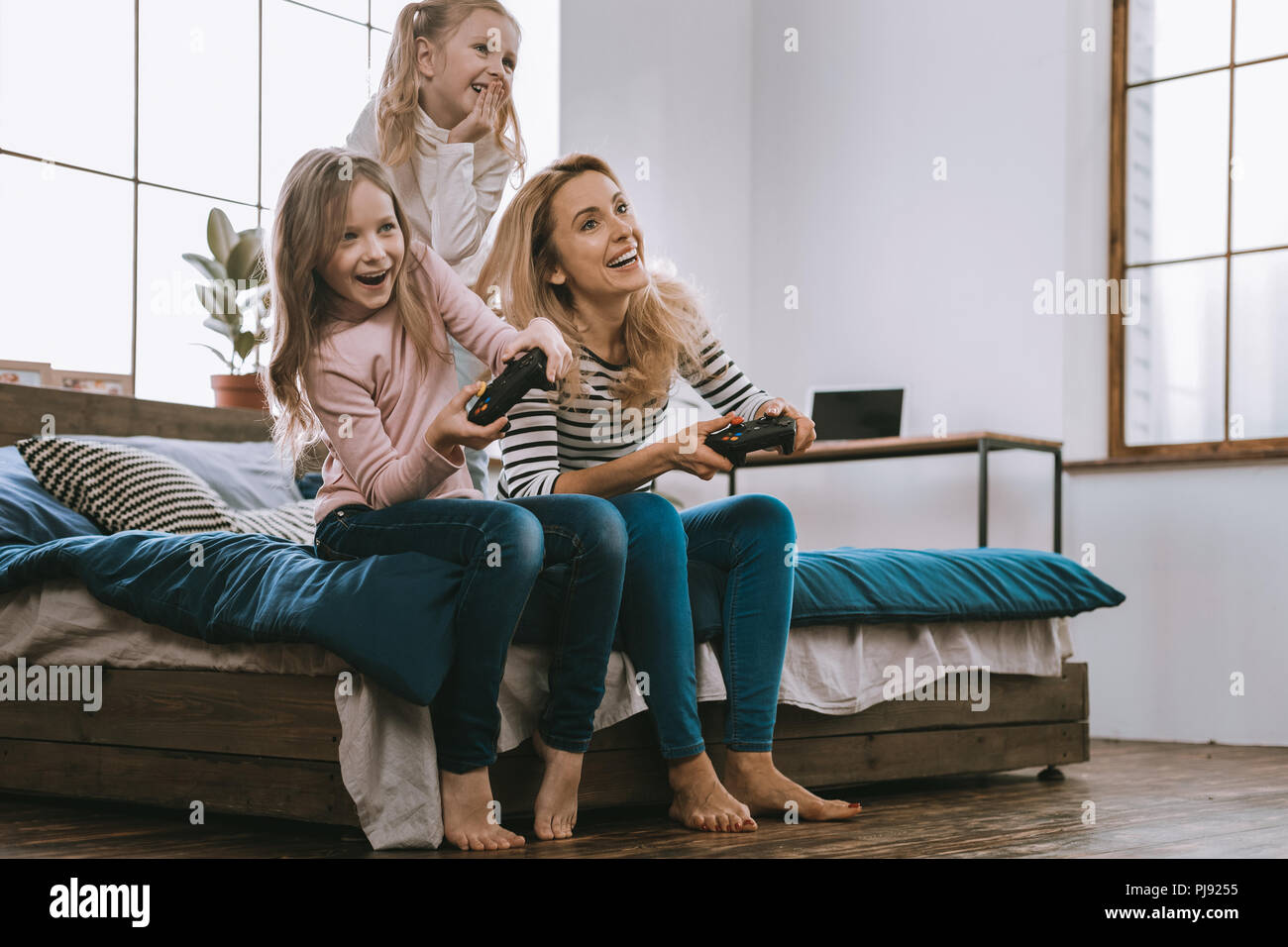 Siblings playing video games home hi-res stock photography and images ...