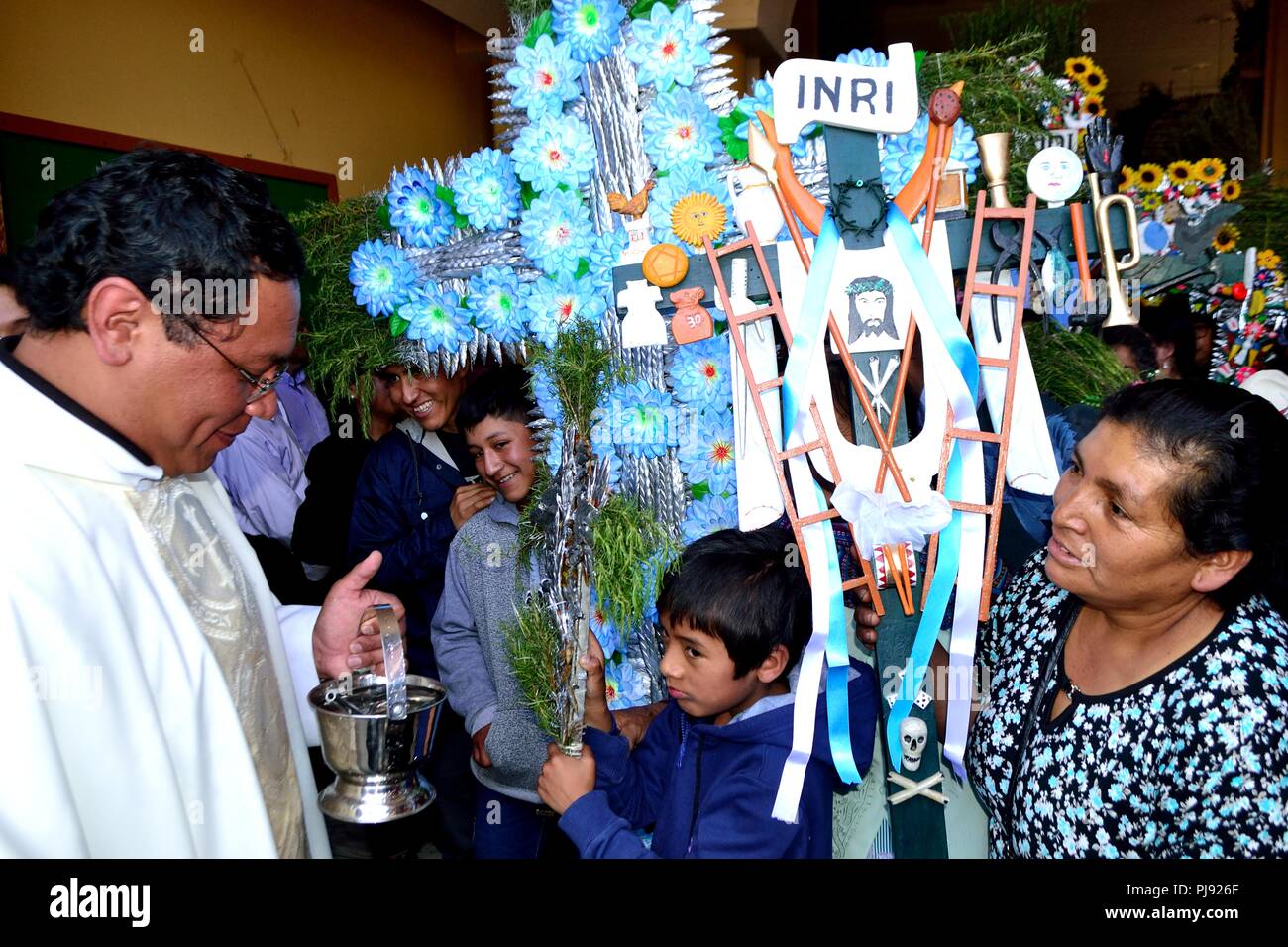 Feast of the Crosses -Virgen de la Candelaria - Carnival in HUARAZ ...