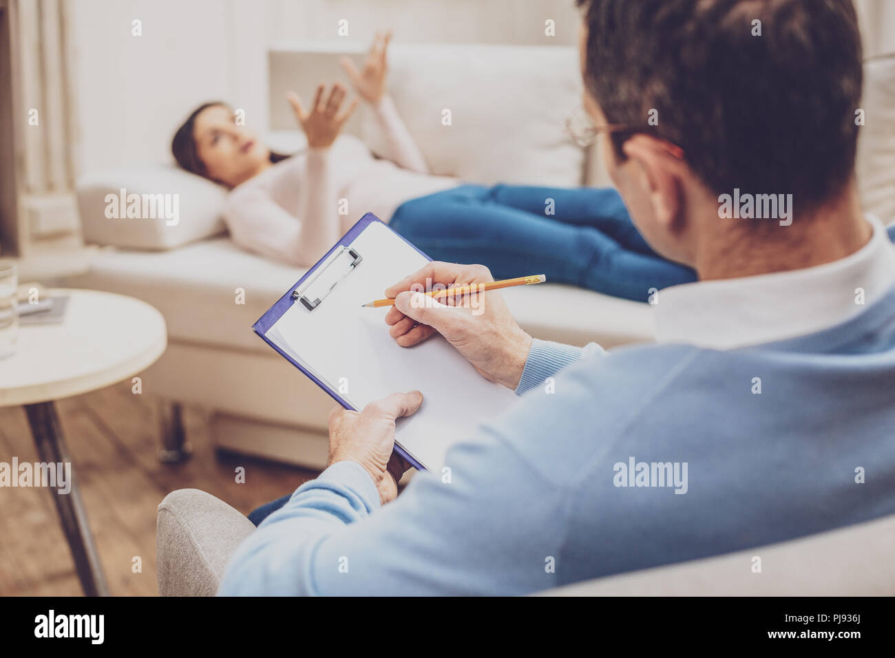 Therapist taking notes young people hi-res stock photography and images ...