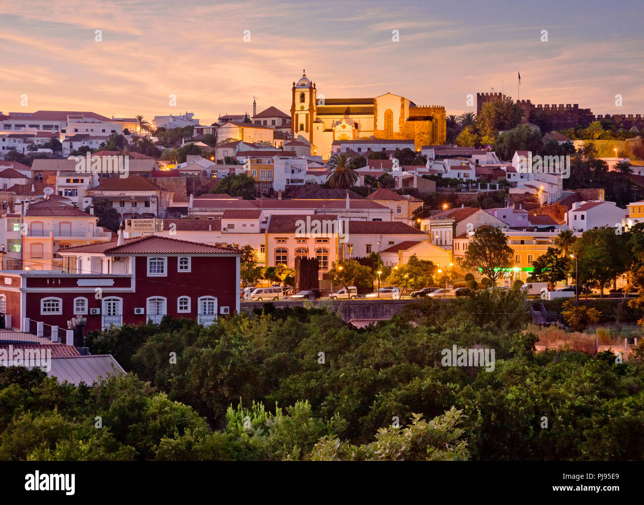 Castle sunset town hi-res stock photography and images - Alamy