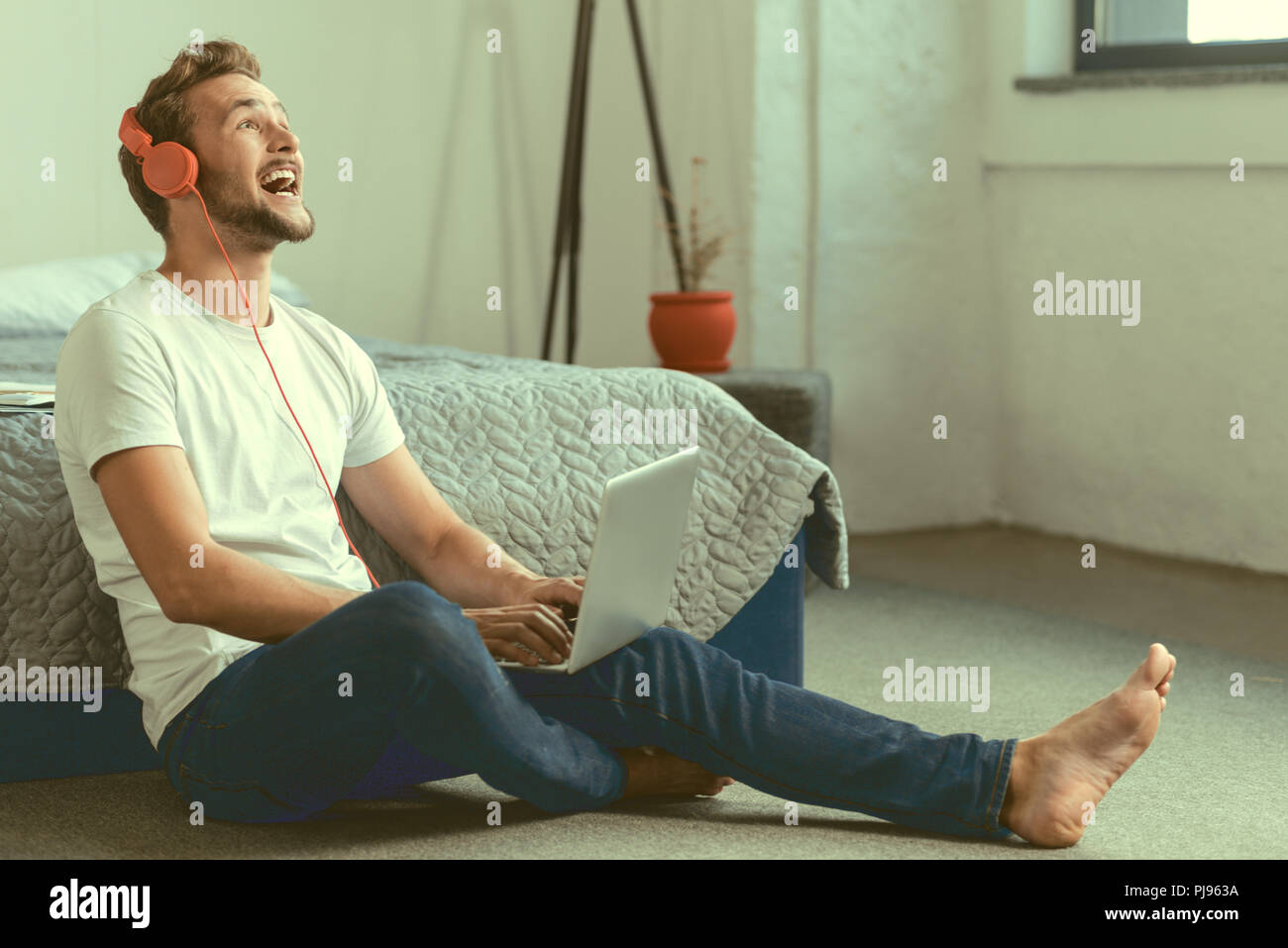 Grinning guy hi-res stock photography and images - Alamy