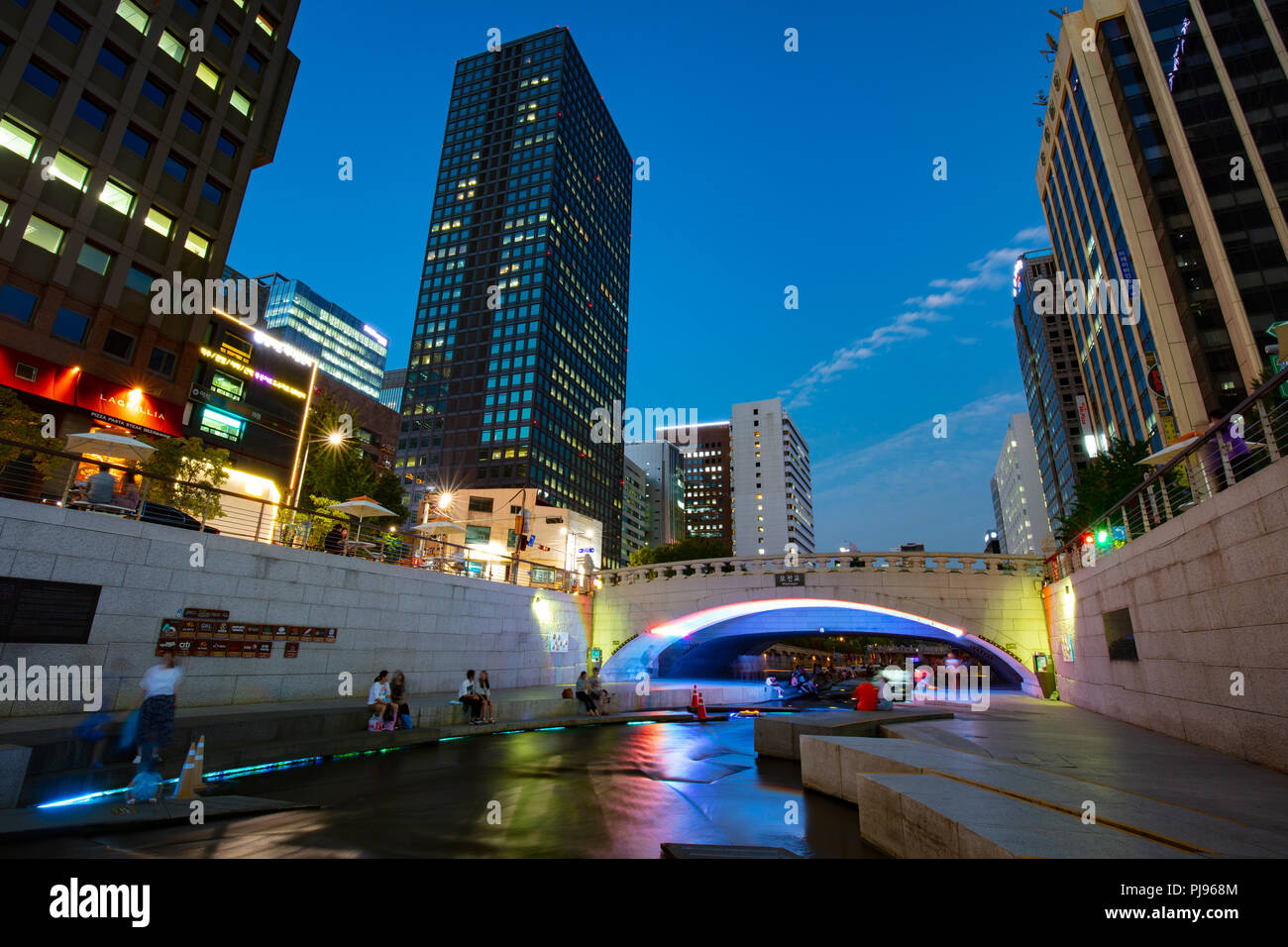Cheonggyecheon hi-res stock photography and images - Alamy