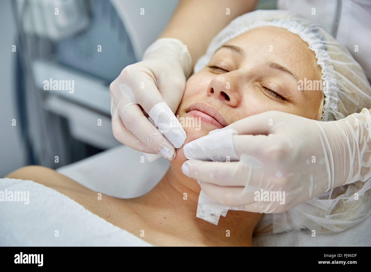 Woman receiving spa treatment Stock Photo - Alamy