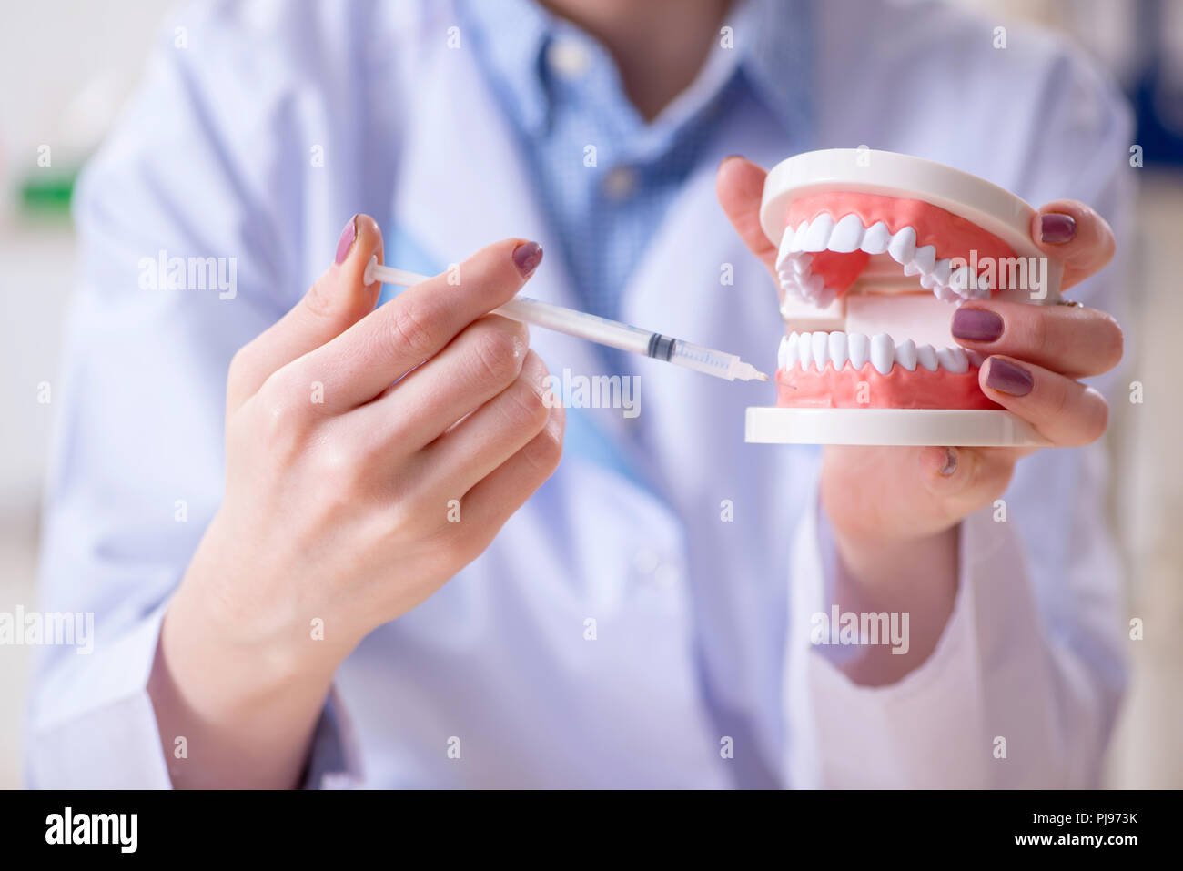 Woman dentist practicing work hi-res stock photography and images - Alamy