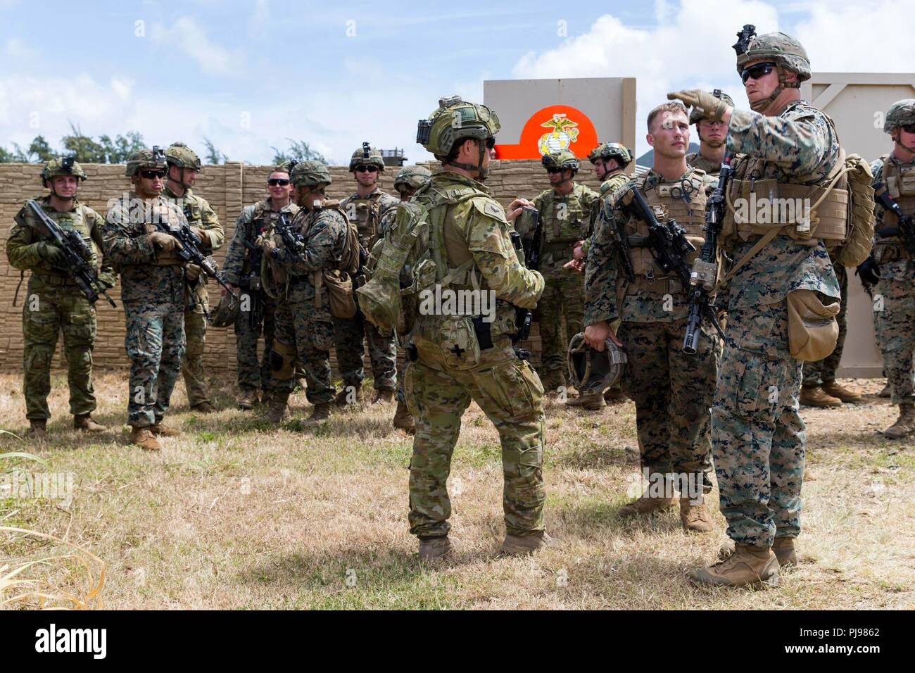 MARINE CORPS BASE HAWAII - Australian Army soldiers from the 2nd ...