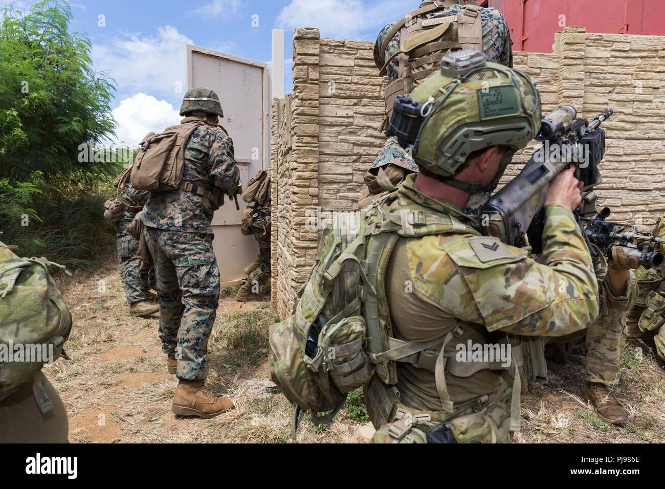 MARINE CORPS BASE HAWAII - Australian Army soldiers from the 2nd ...