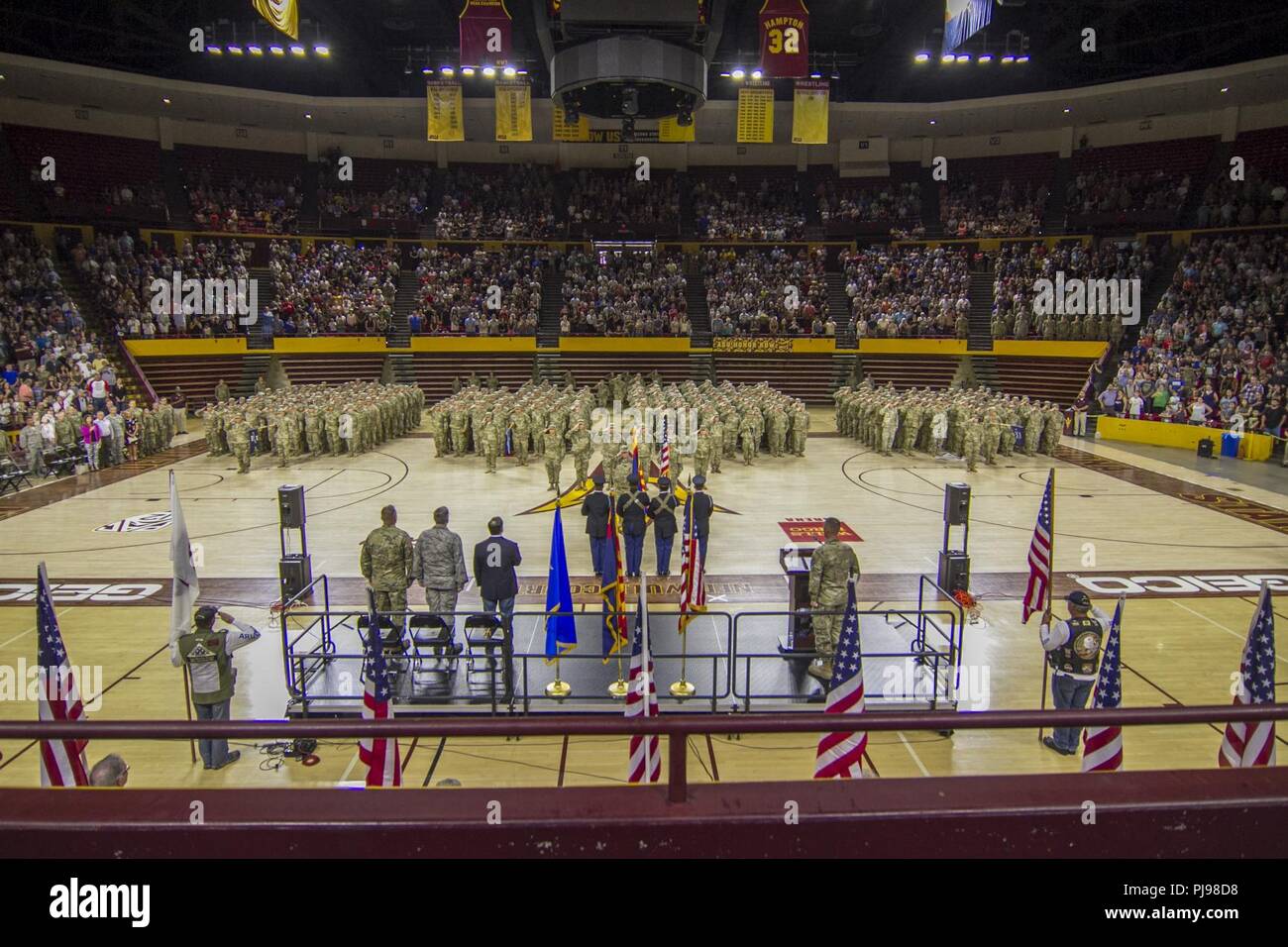 More than 400 Arizona Army National Guard Soldiers with 1st Battalion ...