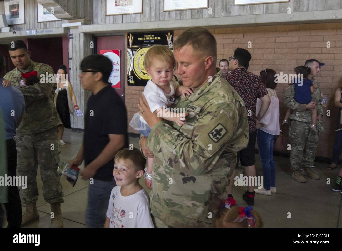 More than 400 Arizona Army National Guard Soldiers with 1st Battalion ...