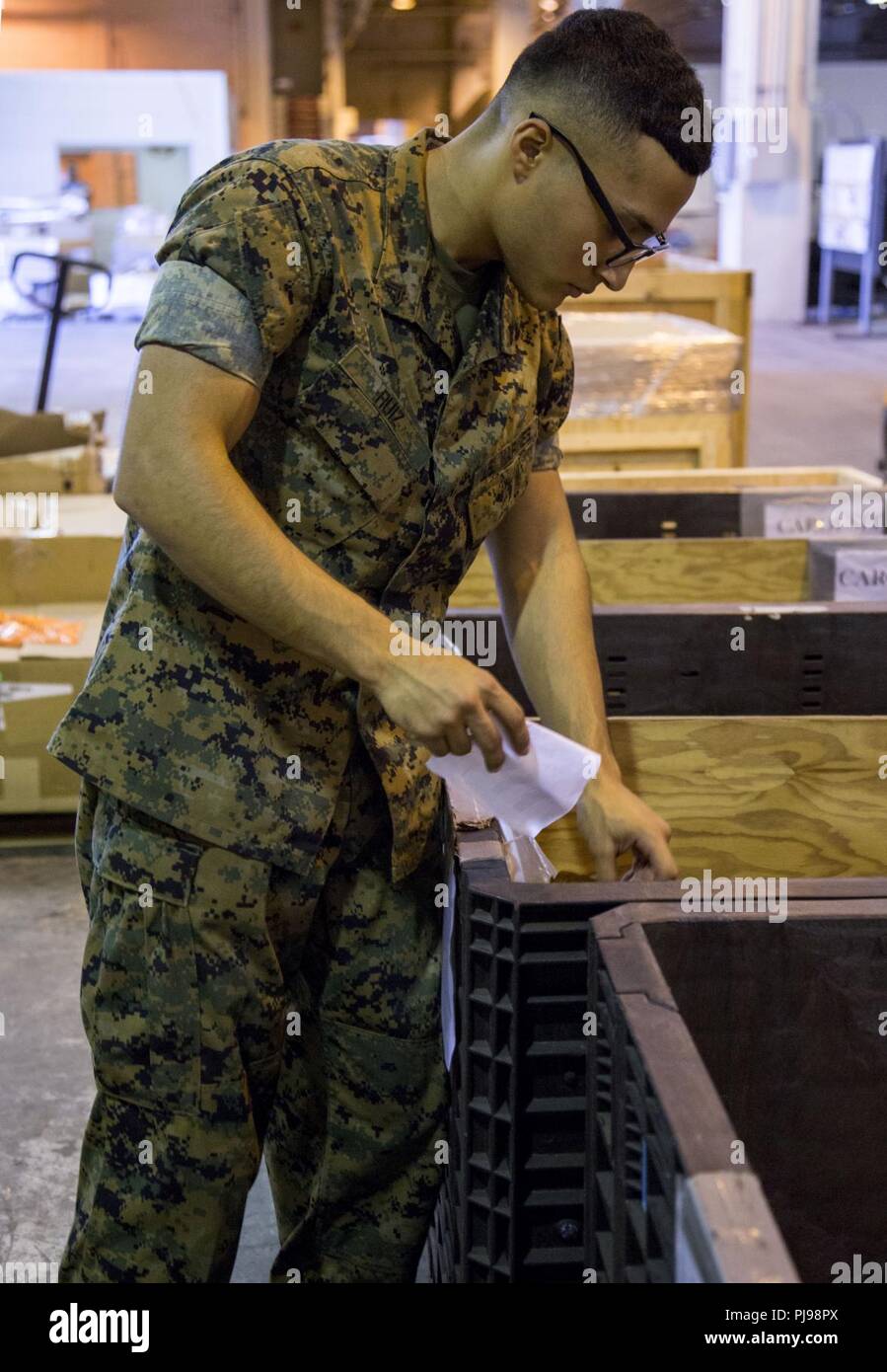 Army inventory tracking hi-res stock photography and images - Alamy