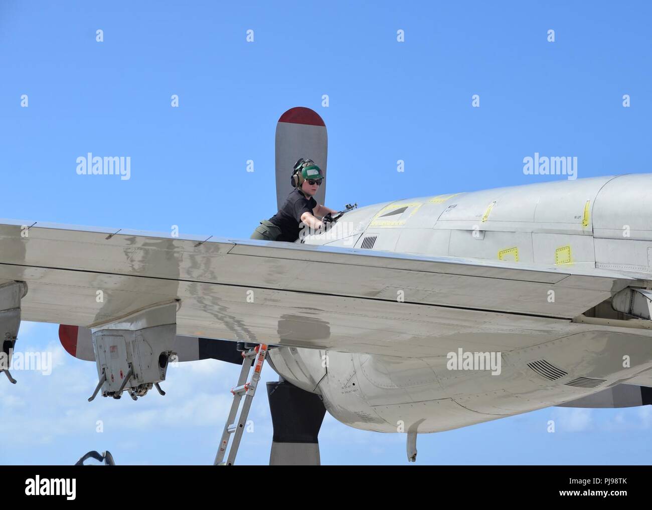MARINE CORPS BASE HAWAII (July 5, 2018) — Aircrewman (Mechanical) 2nd ...