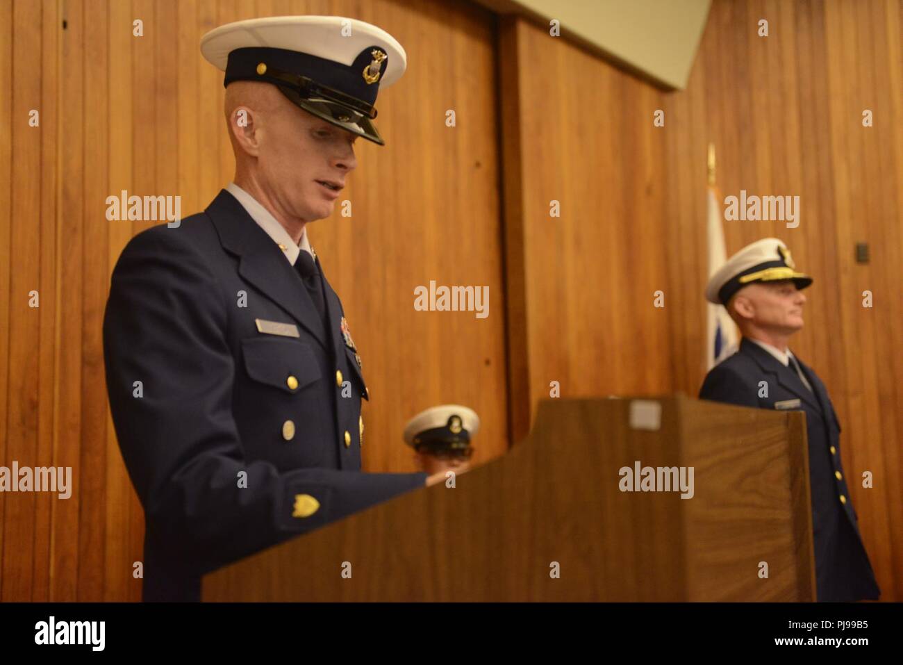 Master Chief Petty Officer Ryan Hooper, on-coming reserve command ...
