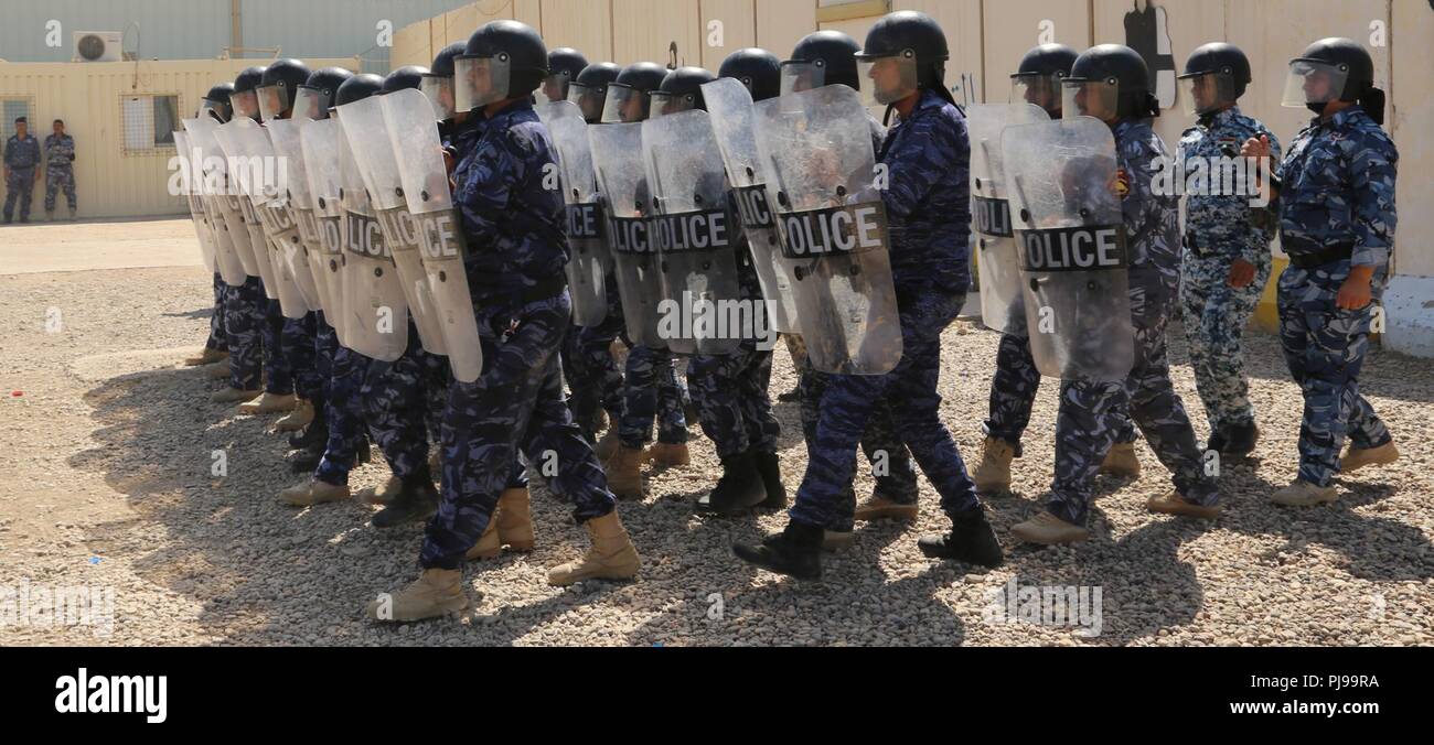 Iraqi members with the Federal Police practice how to stand in ...