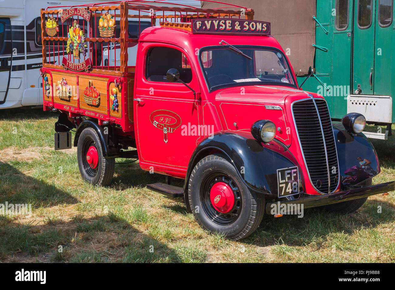 Fordson thames e83w hi-res stock photography and images - Alamy