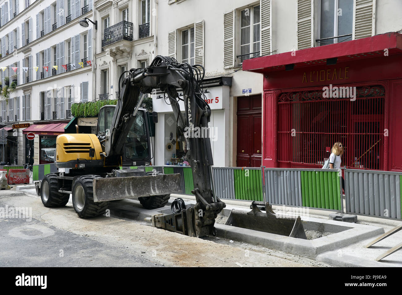 Street work site - Rue des Martyrs - Paris 9th Stock Photo - Alamy