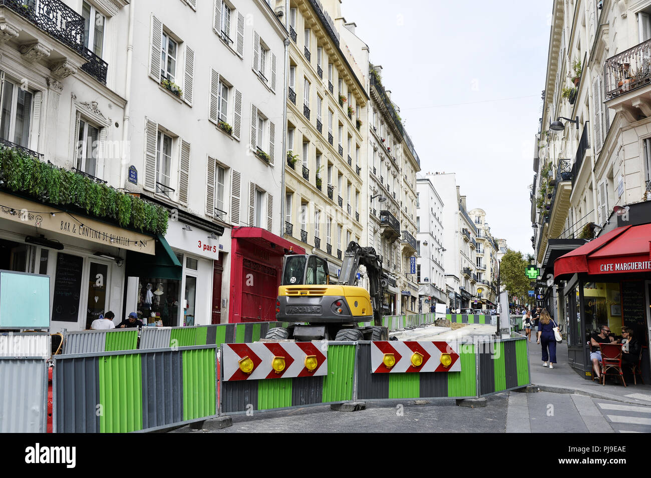 Paris france construction site road hi-res stock photography and images ...