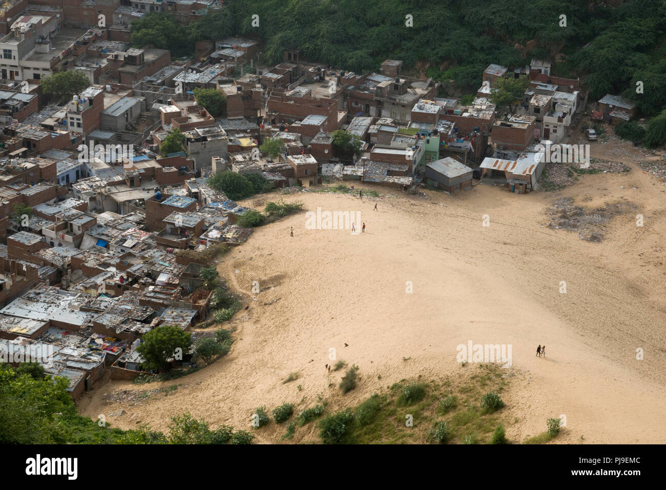 India slum housing hi-res stock photography and images - Alamy