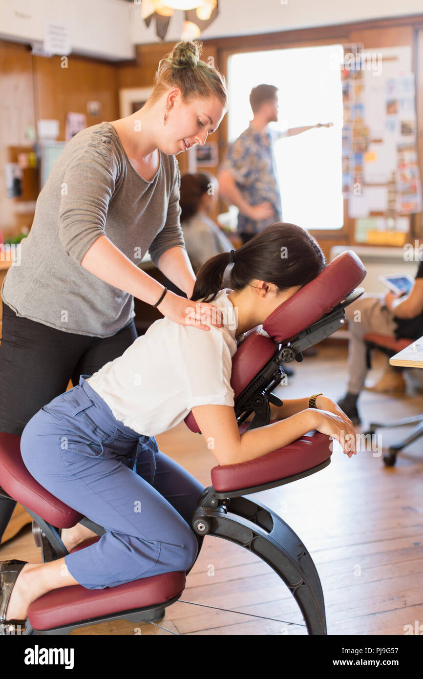 Masseuse hi-res stock photography and images - Alamy