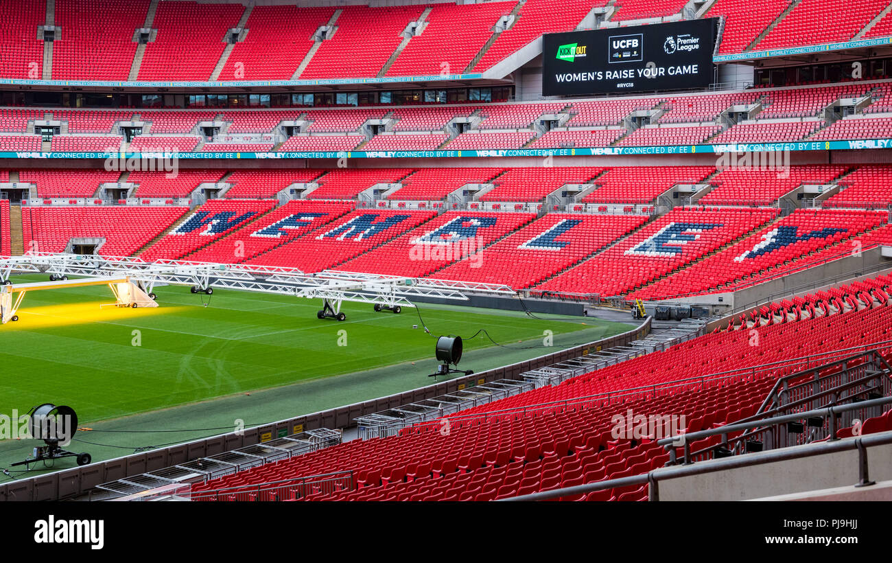 Wembley stadium tour guide hi-res stock photography and images - Alamy