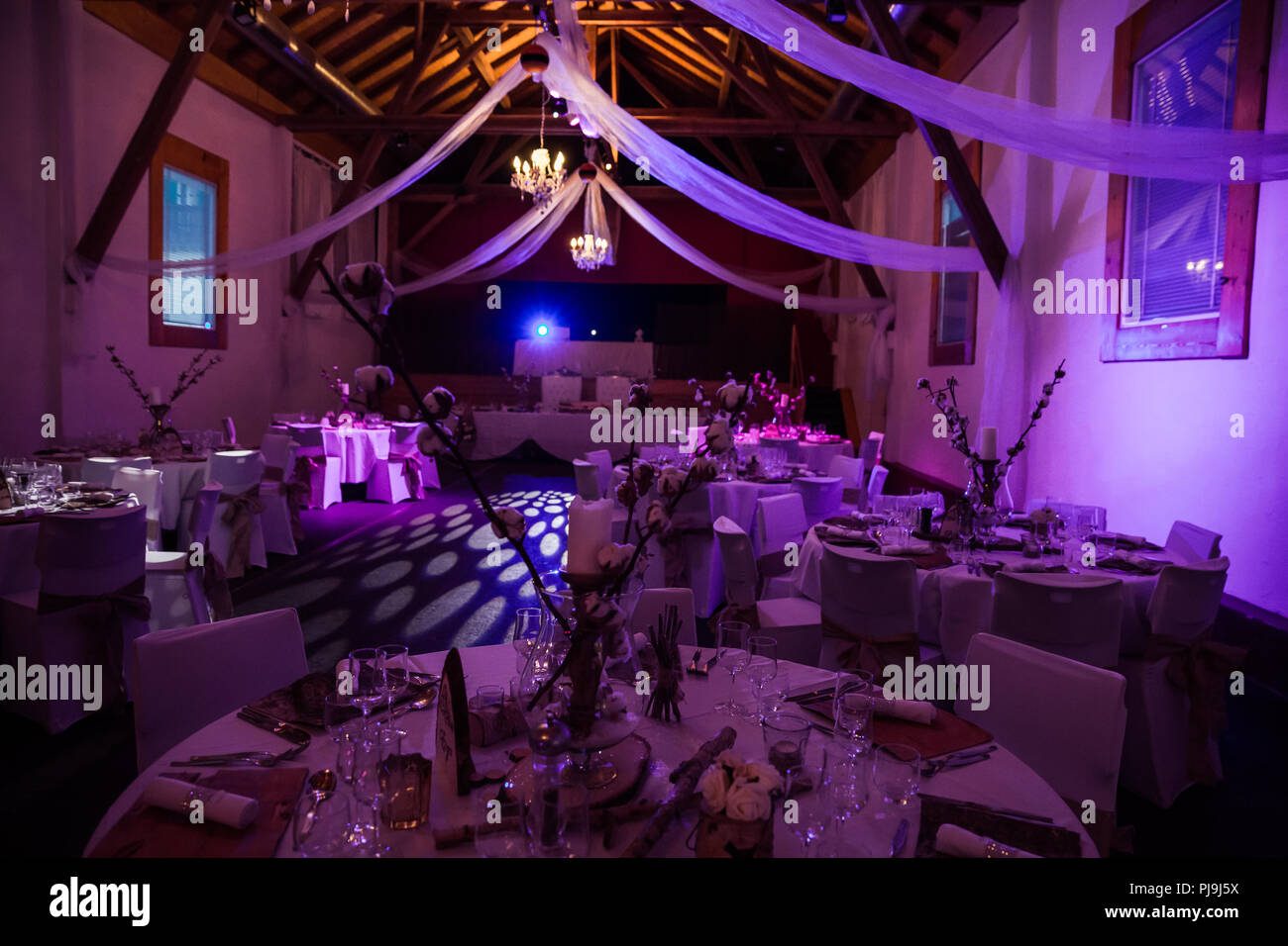 Winter Themed Wedding Table Decoration In Pink Lighting Stock Photo Alamy winter-themed-wedding-table-decoration-in-pink-lighting-stock-photo-alamy