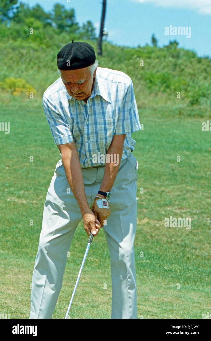 Prinz Bertil von Schweden spielt eine Runde Golf in Sainte Maxime ...