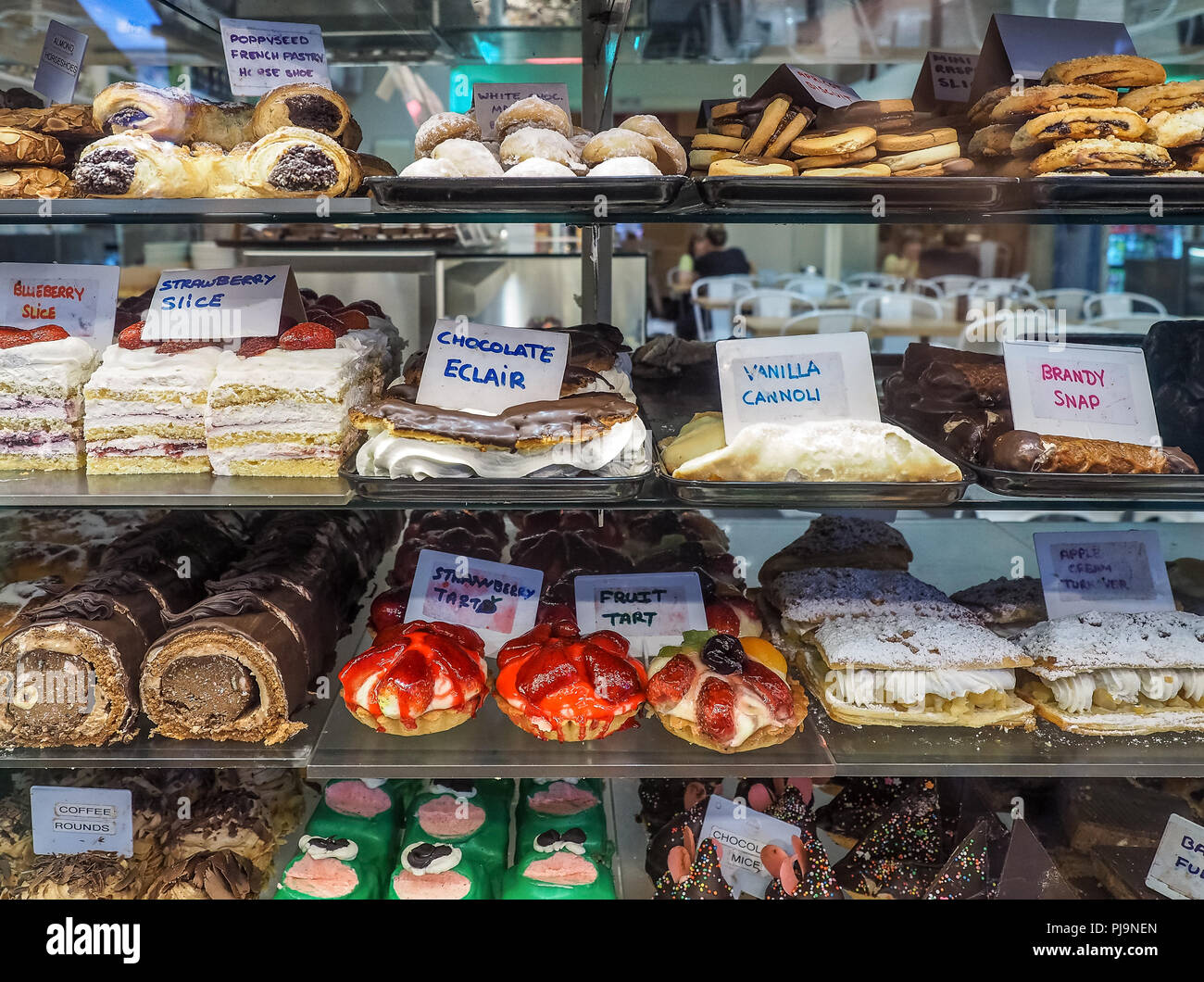 Show window hi-res stock photography and images - Alamy